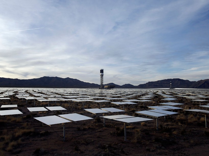 Ivanpah: the world’s largest solar farm opens in California – The New ...